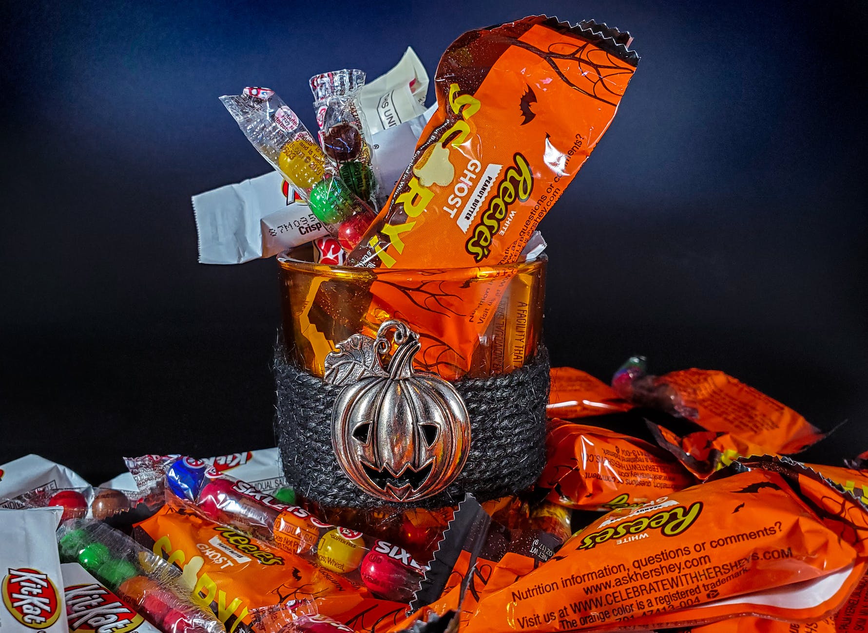 How to Avoid Eating Too Much Sugar on Halloween - Choublak